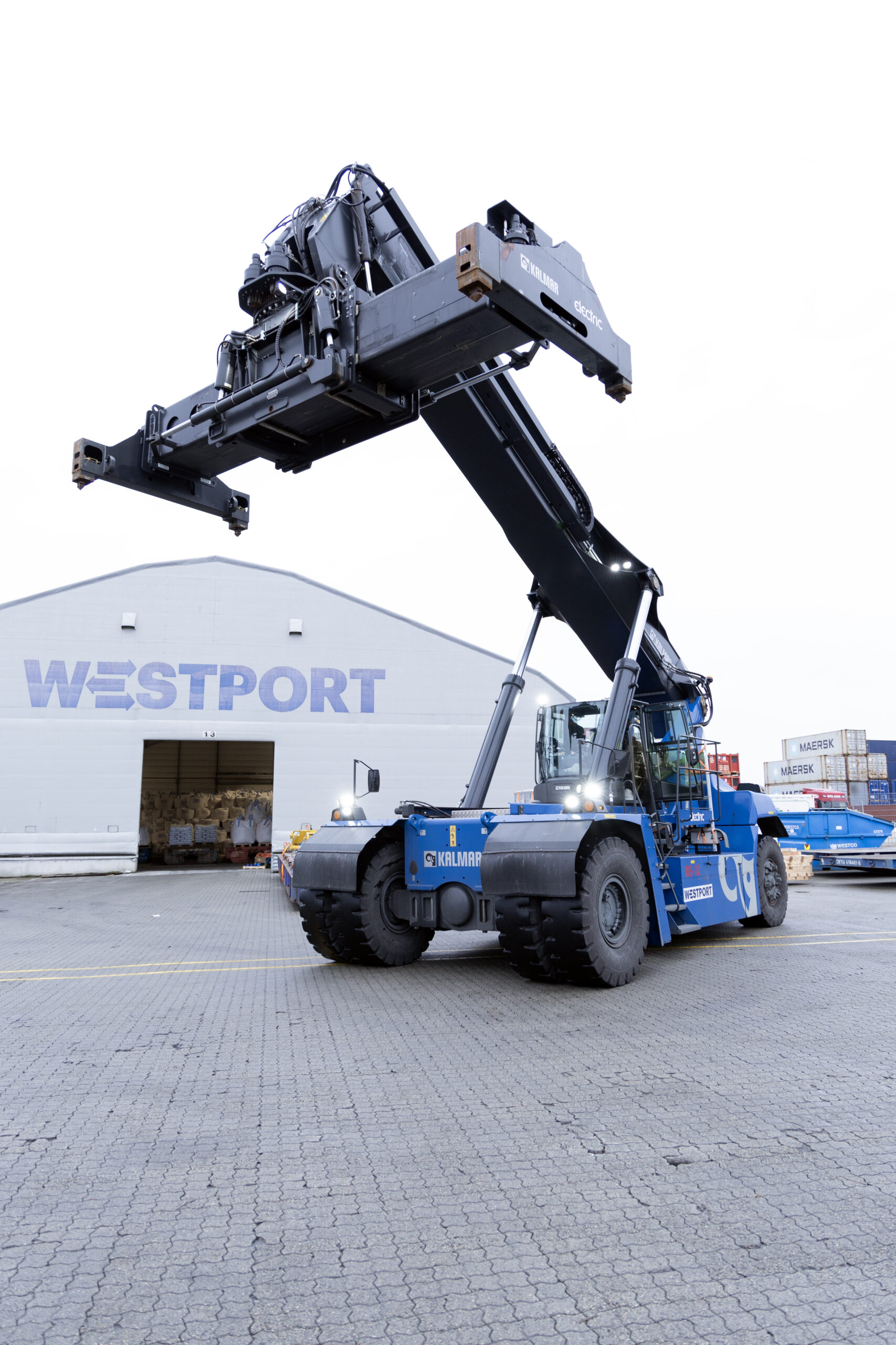 Westport deploys four electric reach stackers to support zero-emissions goals | Electric Hybrid ...